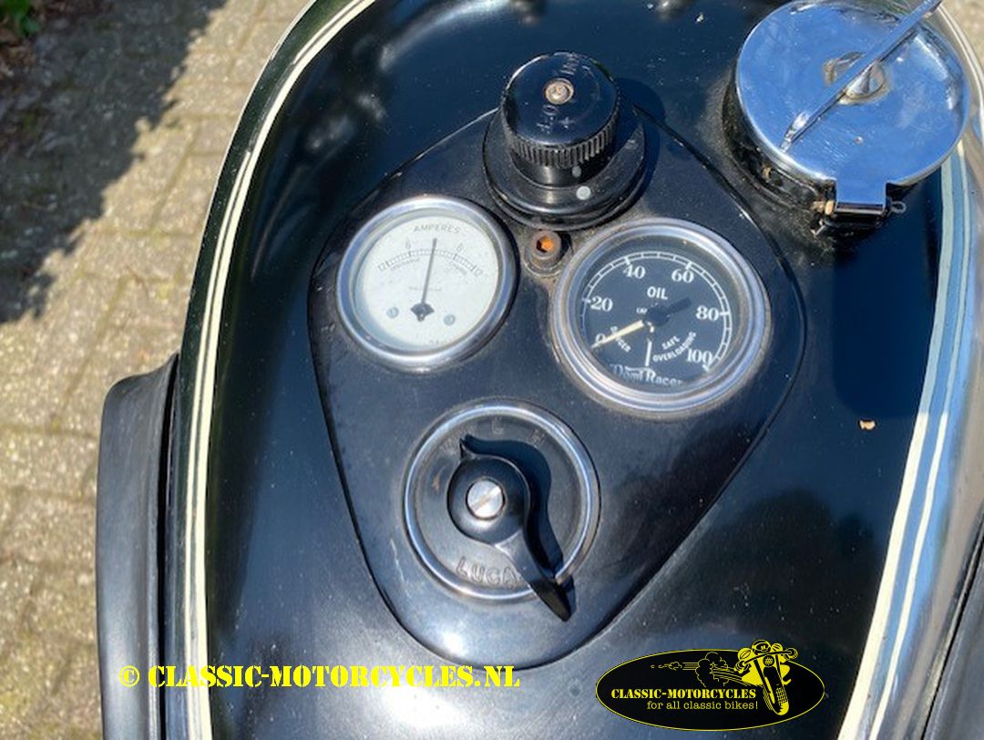 TRIUMPH 3T SPEEDTWIN 350 1947 | Classic Motorcycles